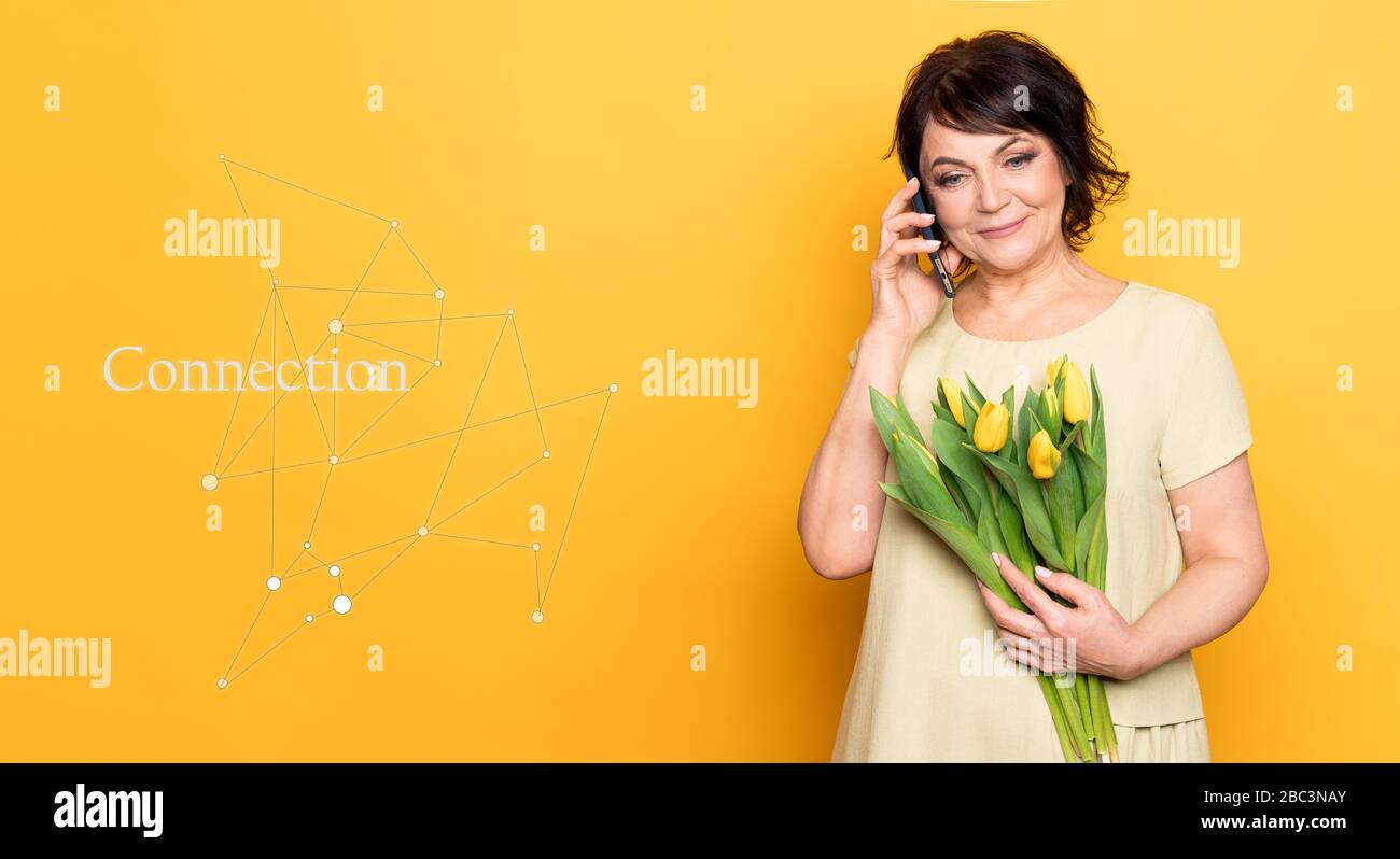 Woman taking video on phone hi-res stock photography and images - Alamy