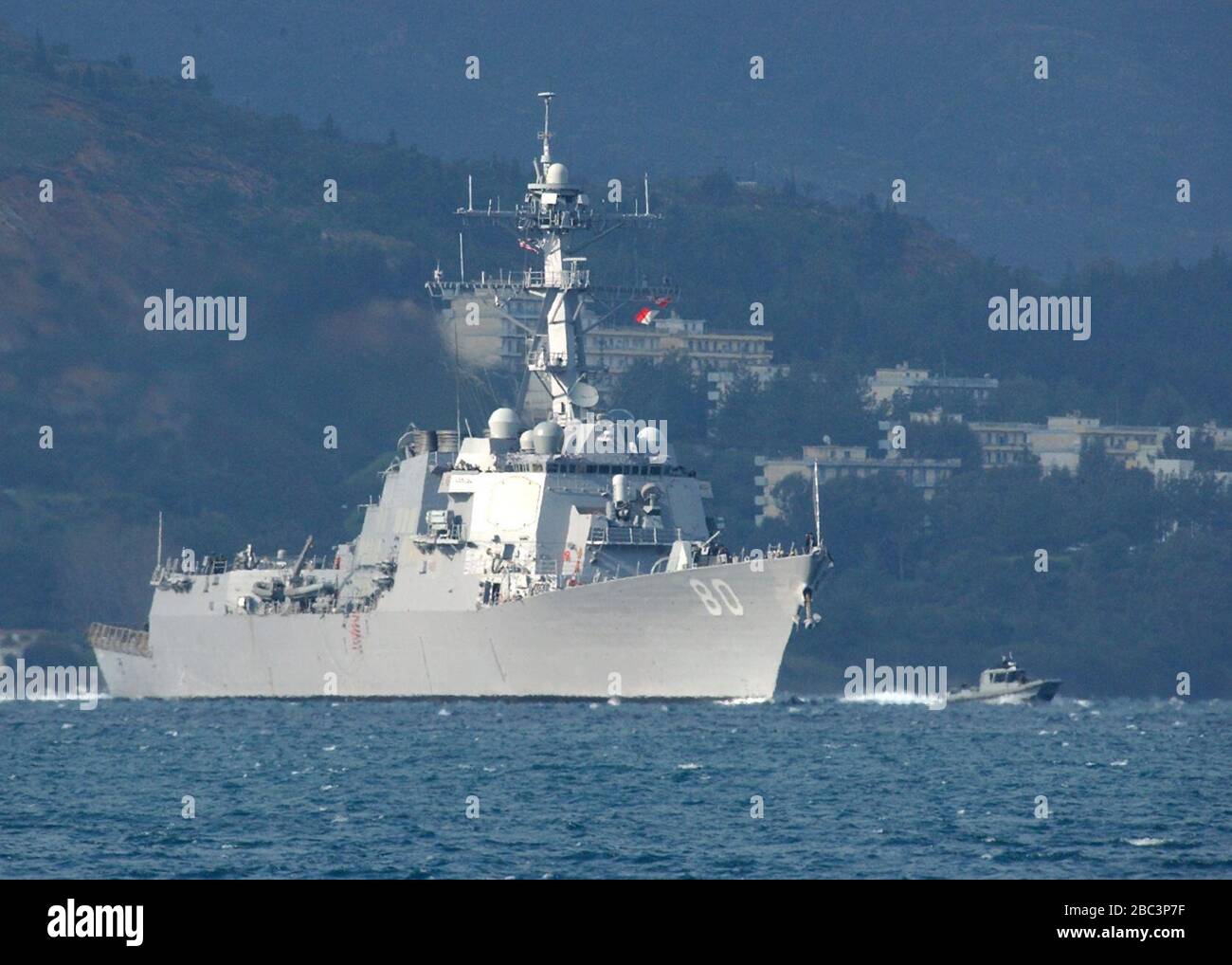 Guided Missile Destroyer USS Roosevelt (DDG 80 Stock Photo - Alamy