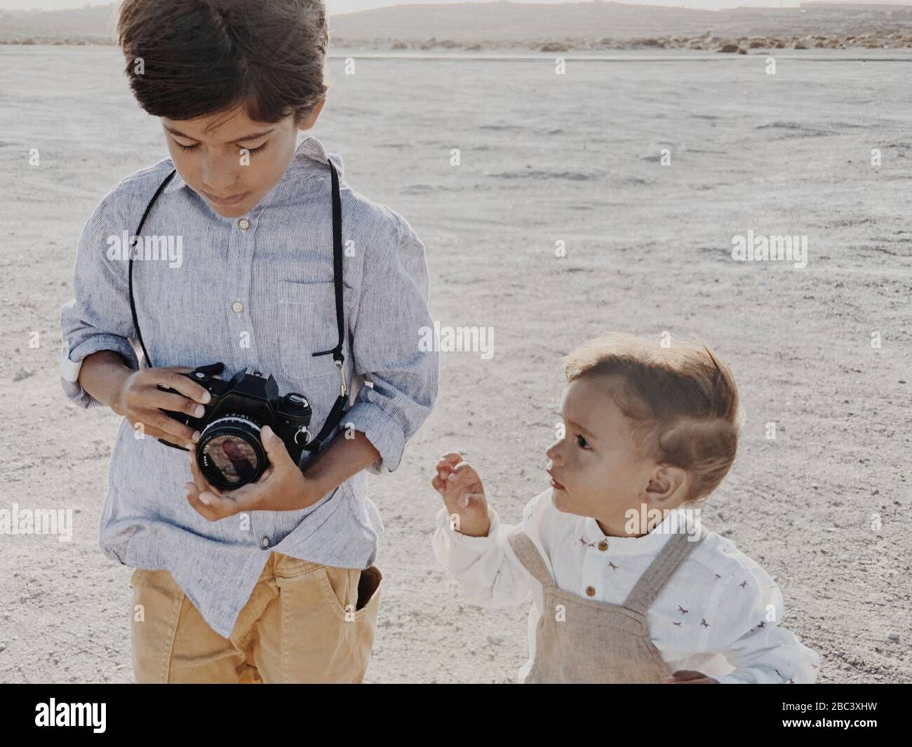 Kid camera hi-res stock photography and images - Alamy