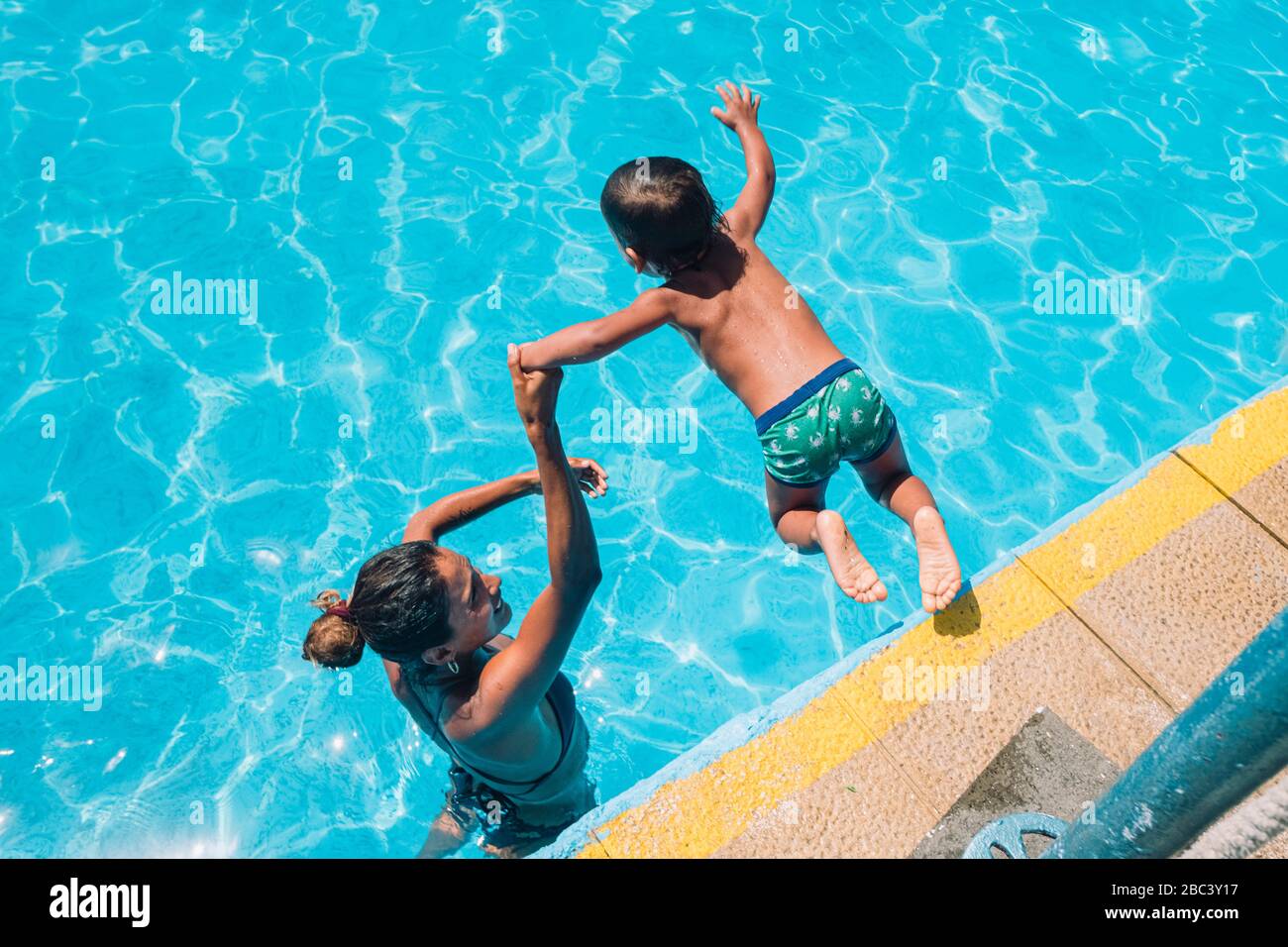 Pool splash woman hi-res stock photography and images - Alamy