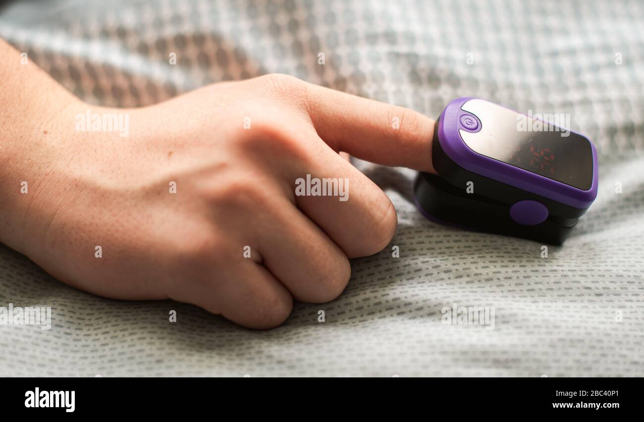 Close up of a hand with a pulse oximeter placed on the finger Stock ...