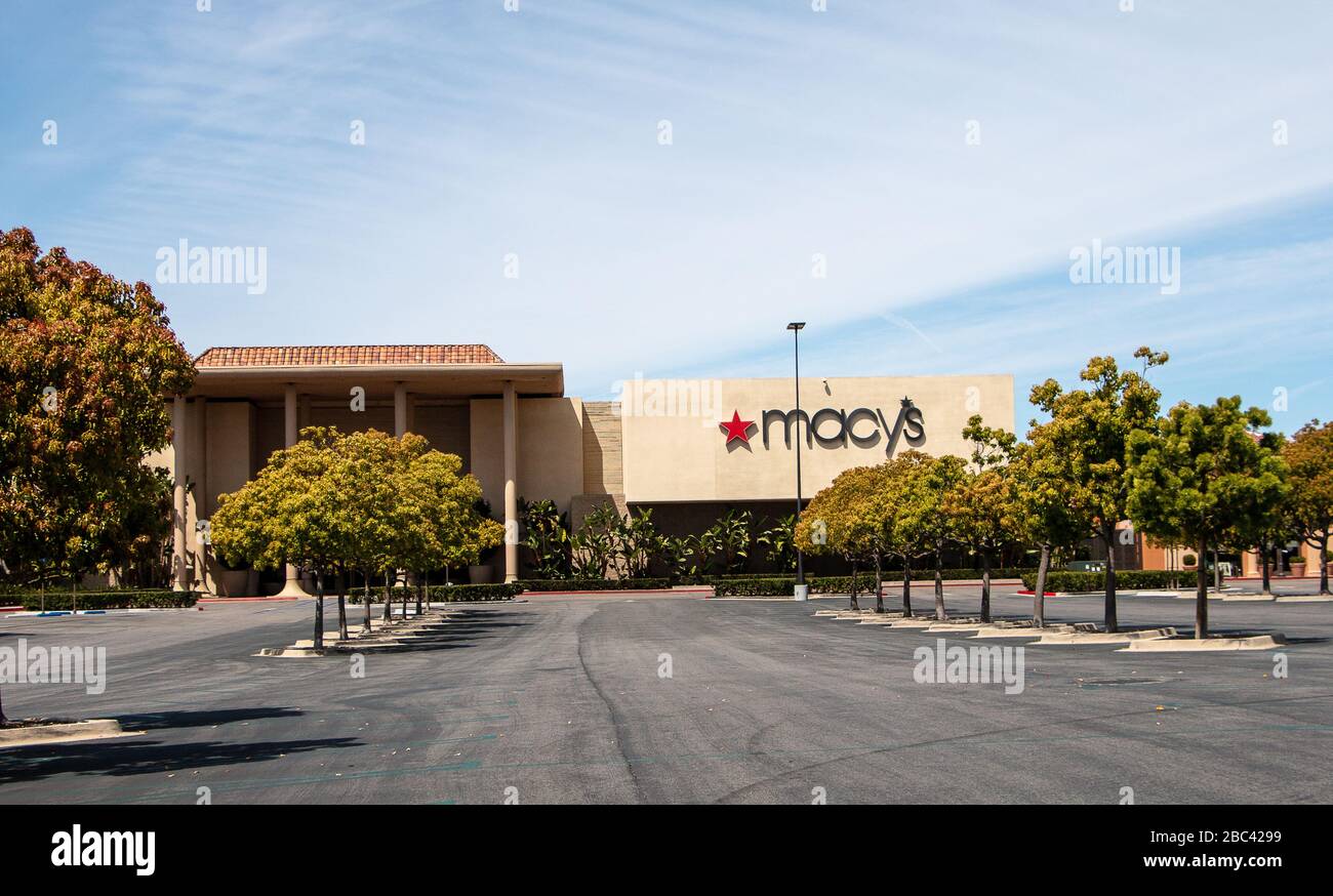 Empty mall parking hi-res stock photography and images - Alamy