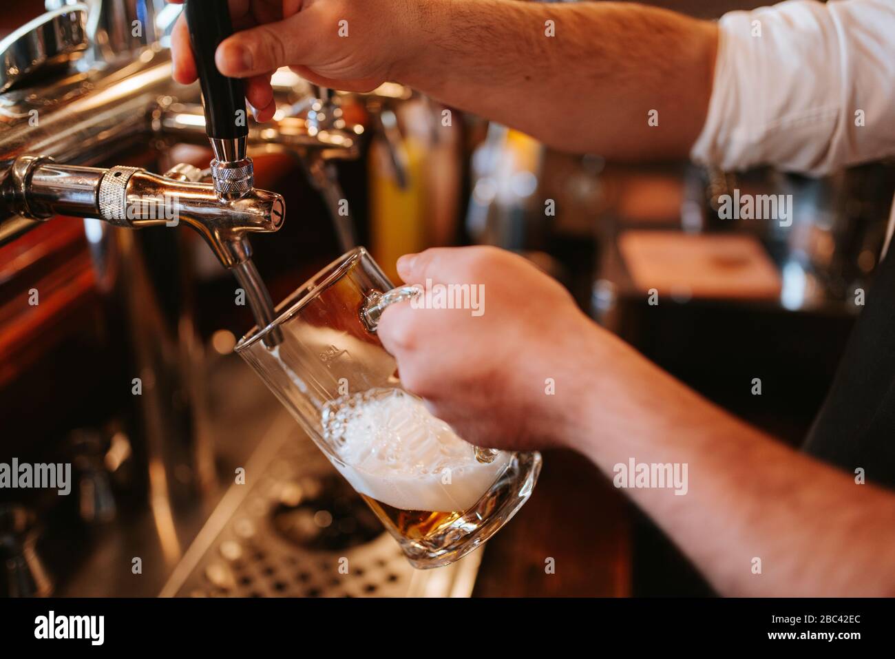 Beer pouring machine hi-res stock photography and images - Alamy