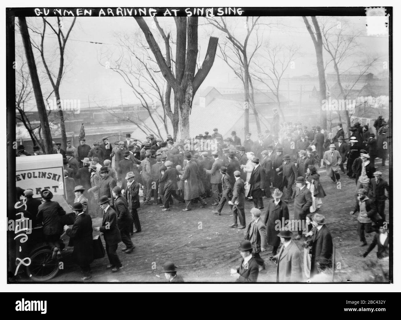 Gunmen arriving at Sing Sing Stock Photo - Alamy