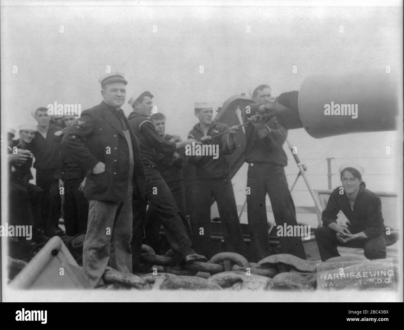 Gunnery crew hi-res stock photography and images - Alamy