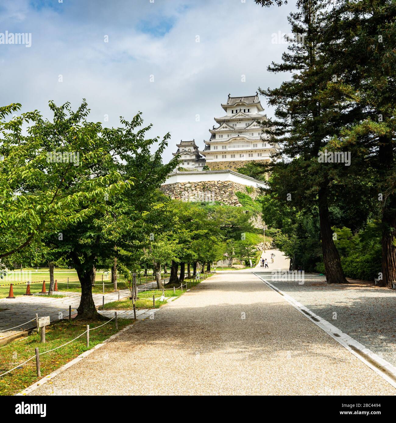 Pathway leading to Himeji Castle, Japan's best preserved feudal castle ...