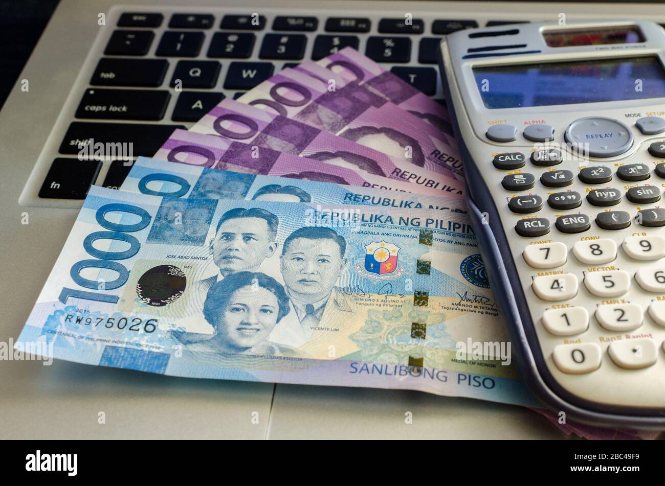 Philippine 1000 peso cash Stock Photo - Alamy