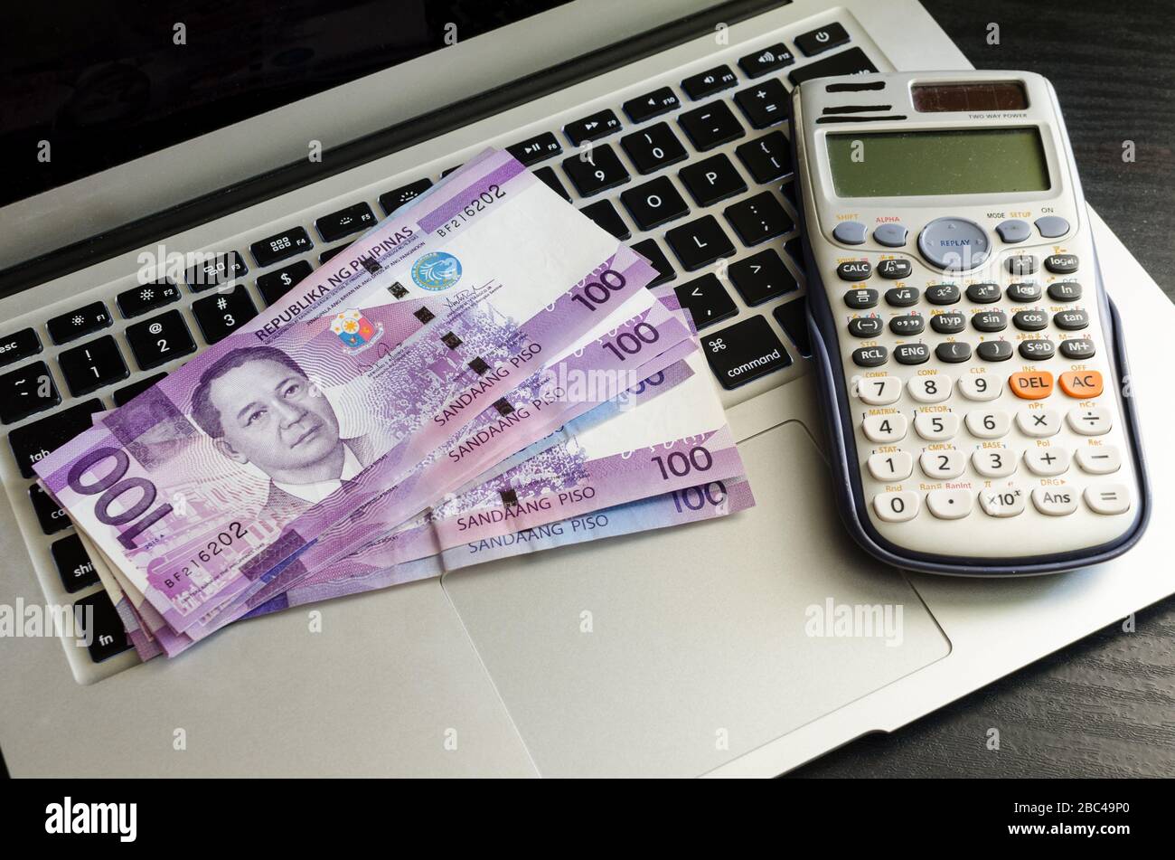 Philippine 1000 peso cash Stock Photo - Alamy