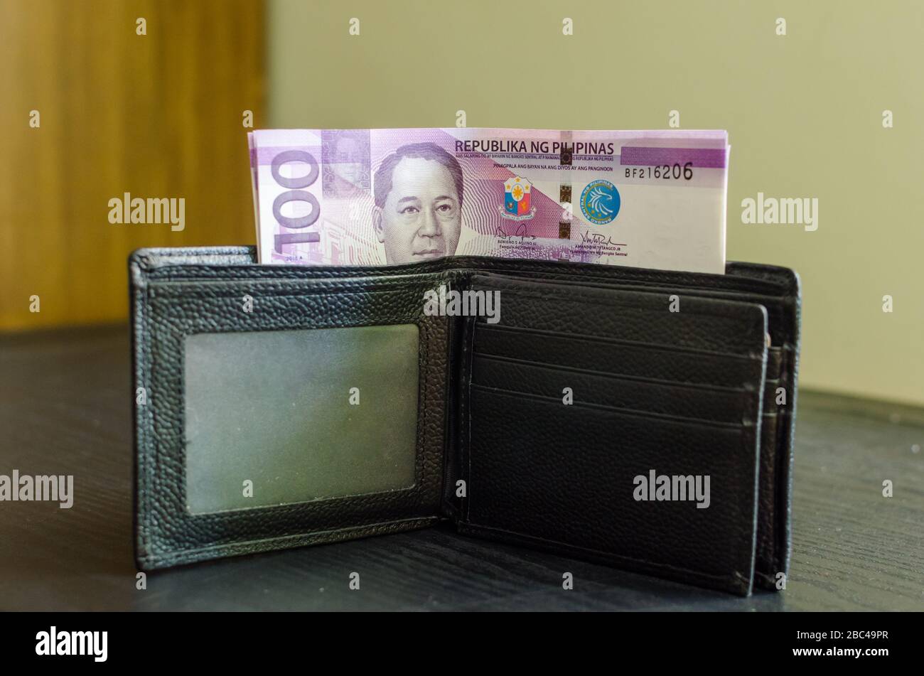 Philippine 1000 peso cash Stock Photo - Alamy