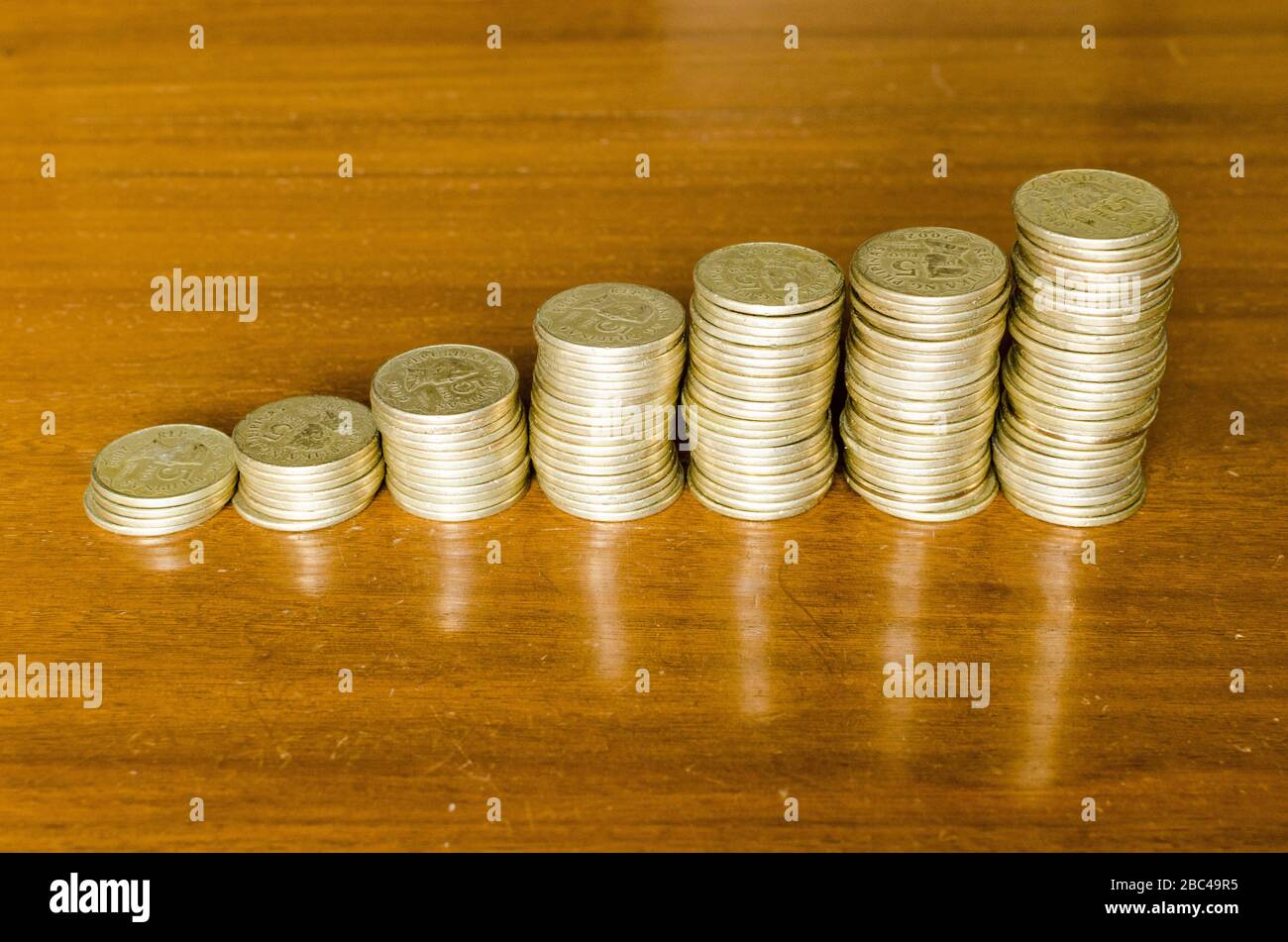 Five peso coins hi-res stock photography and images - Alamy