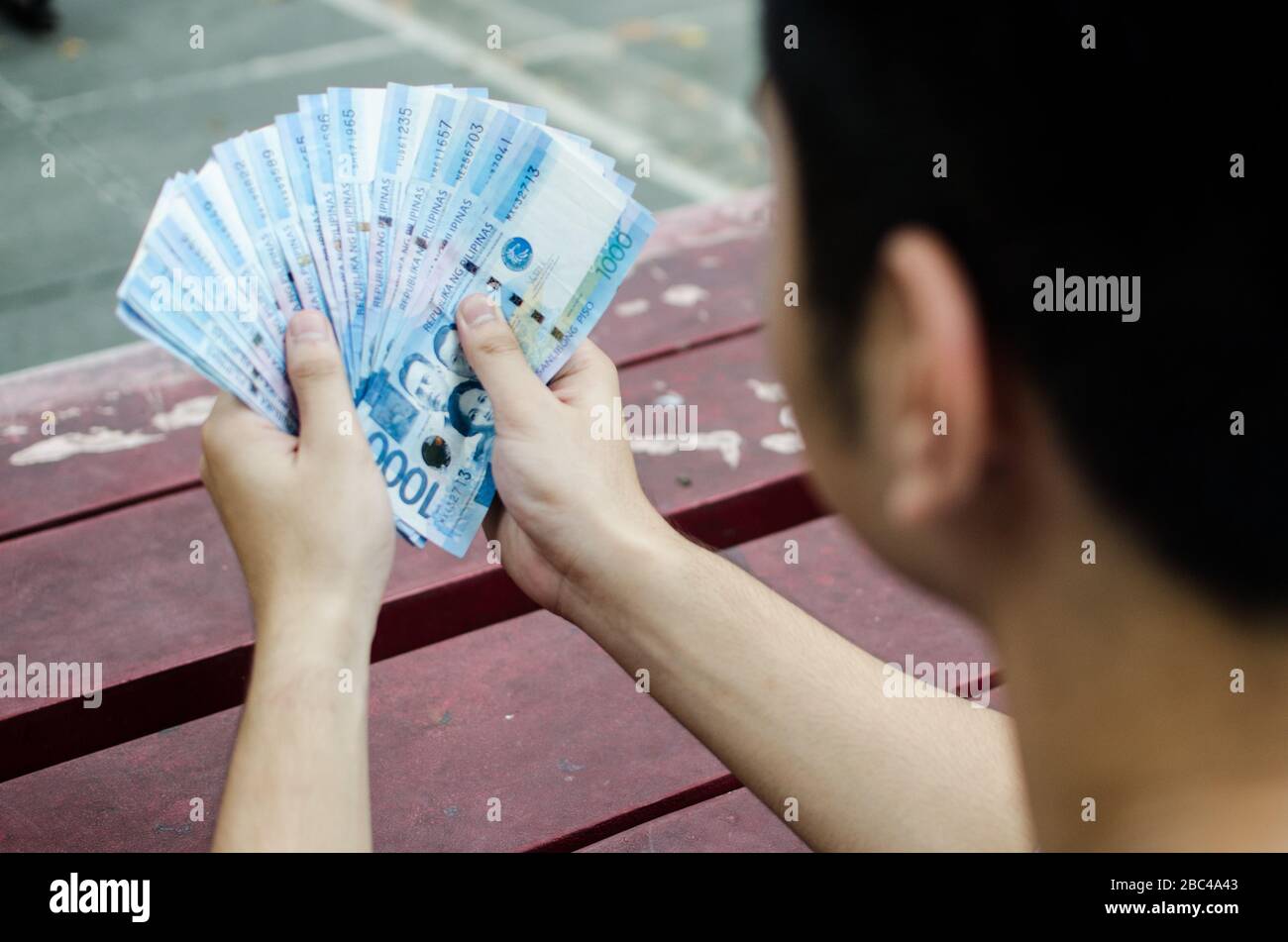 Philippine 1000 peso cash Stock Photo - Alamy