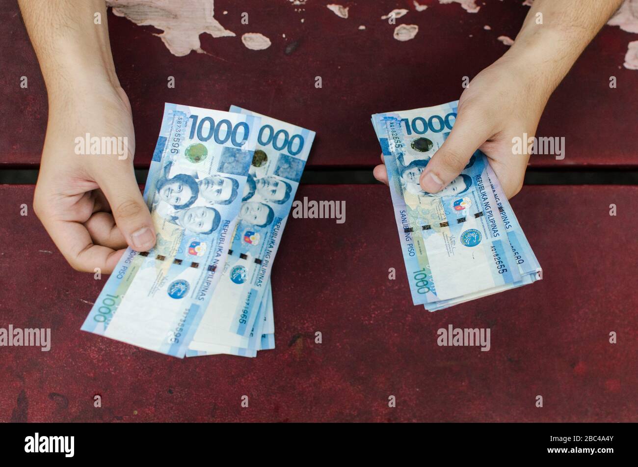 Philippine 1000 peso cash Stock Photo - Alamy