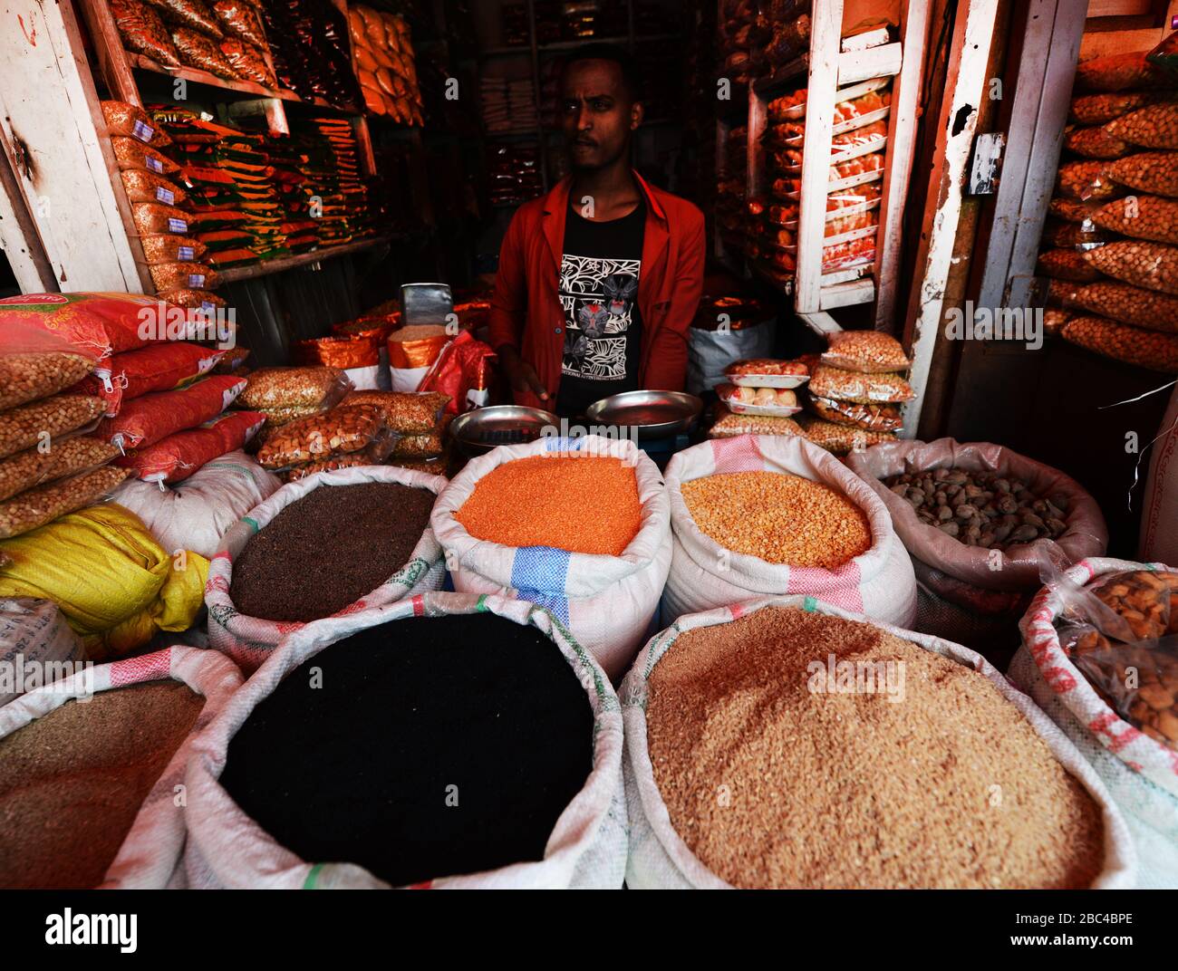Lentils rice market hi-res stock photography and images - Alamy