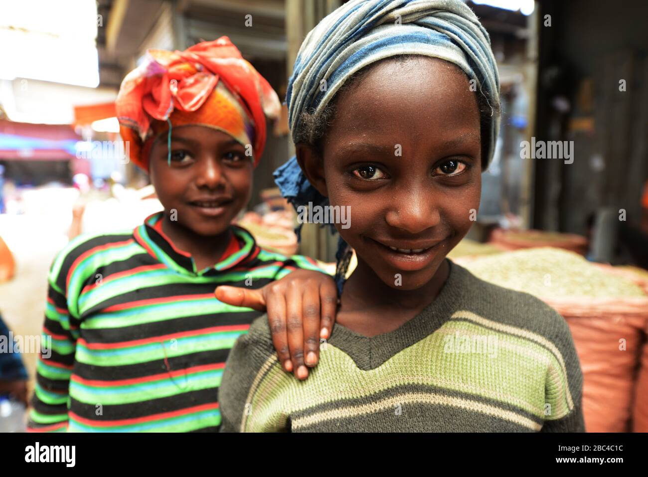 Smiling Ethiopian girls at the Mercato market in Addis Ababa, Ethiopia ...