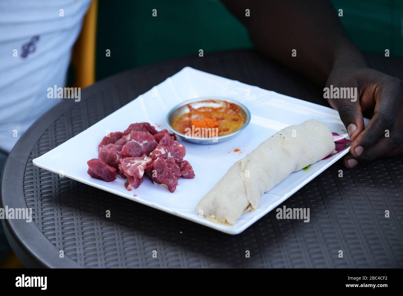 Injera with raw meat hi-res stock photography and images - Alamy