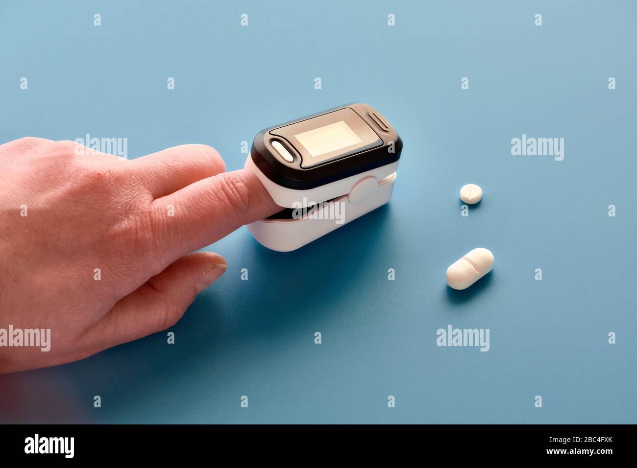 Oxygen saturation probe hi-res stock photography and images - Alamy