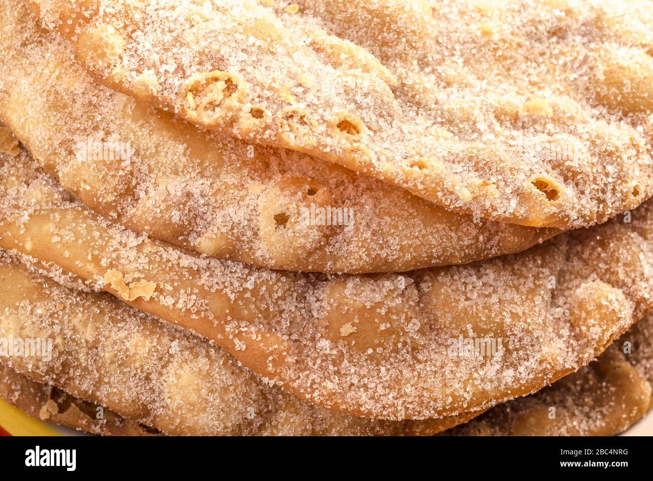 Buñuelos Mexicanos , plato dulce hecho de masa de harina, frita y con ...