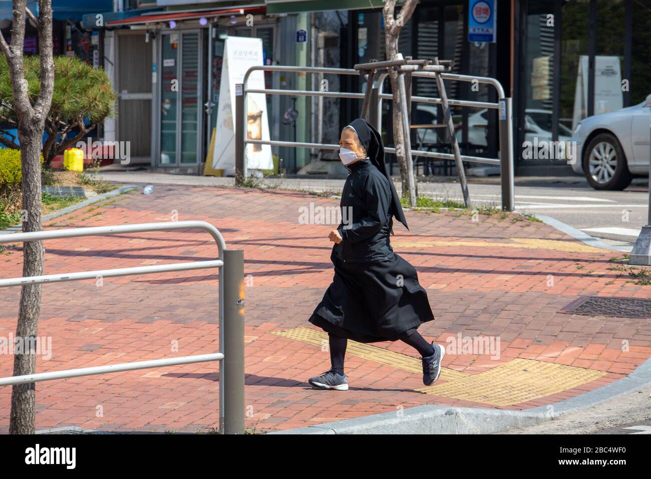 Nun wearing a mask during the Coronavirus pandemic, Seoul, South Korea ...