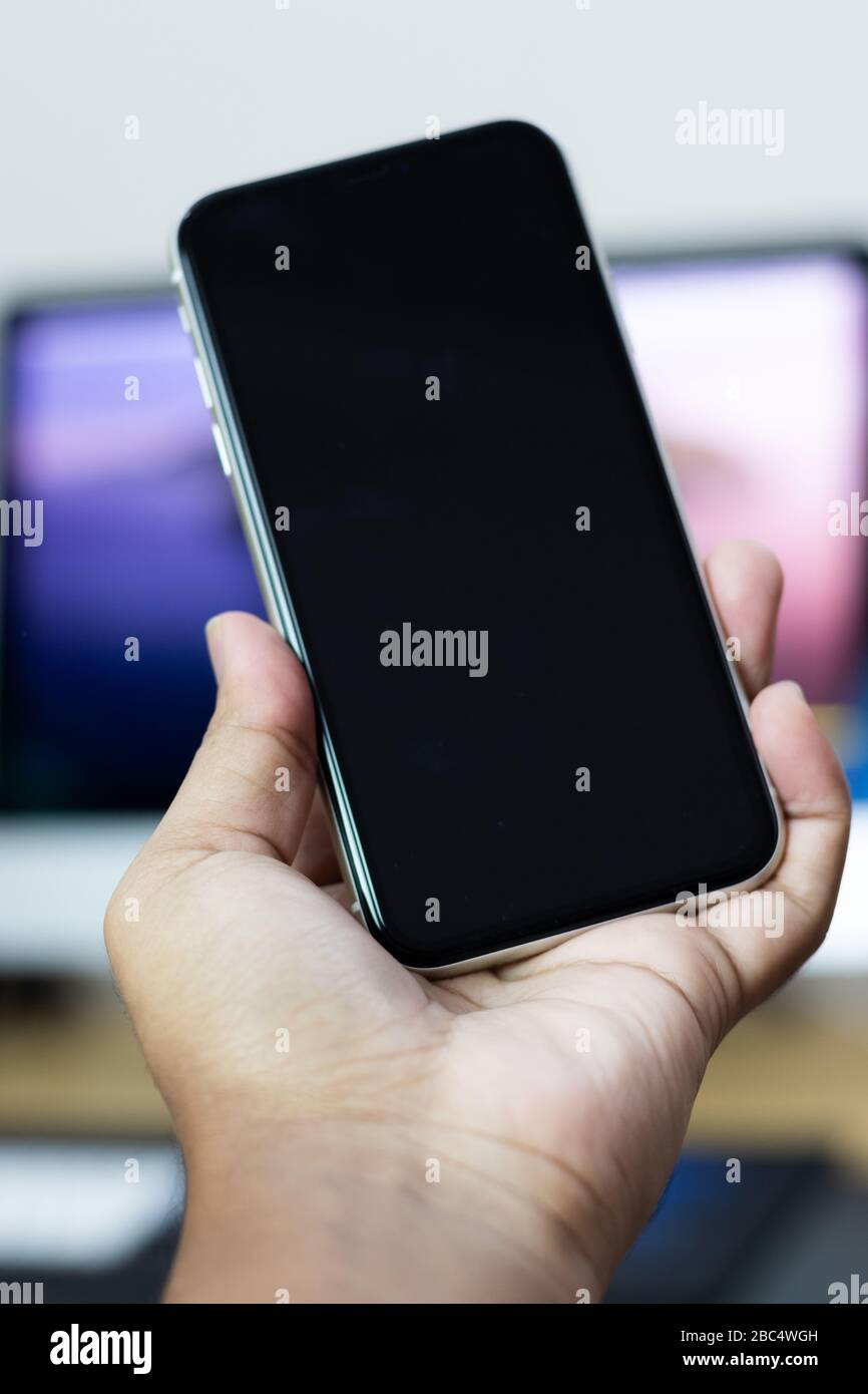 A smartphone wwih black screen is on hand Stock Photo - Alamy