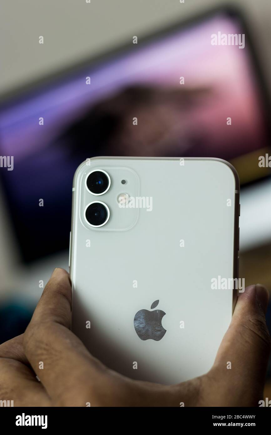 Iphone apple handset hi-res stock photography and images - Alamy