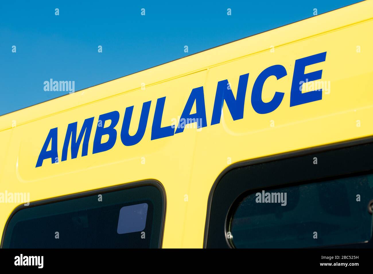 Nhs yellow ambulance hi-res stock photography and images - Alamy