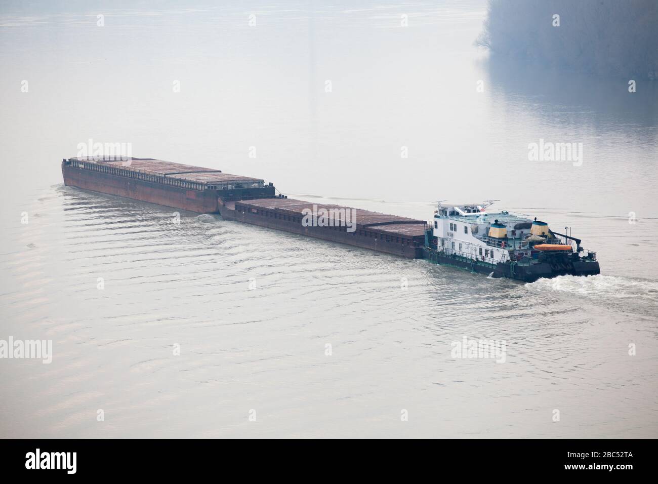 Top view of Tugboat pushing a heavy barge on the river Stock Photo - Alamy