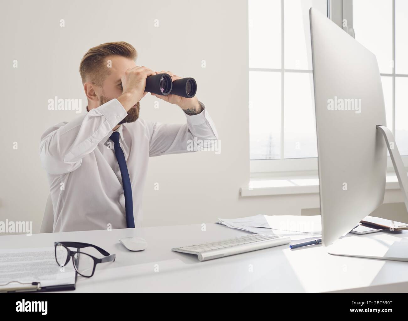 Sitting man binocular hi-res stock photography and images - Alamy