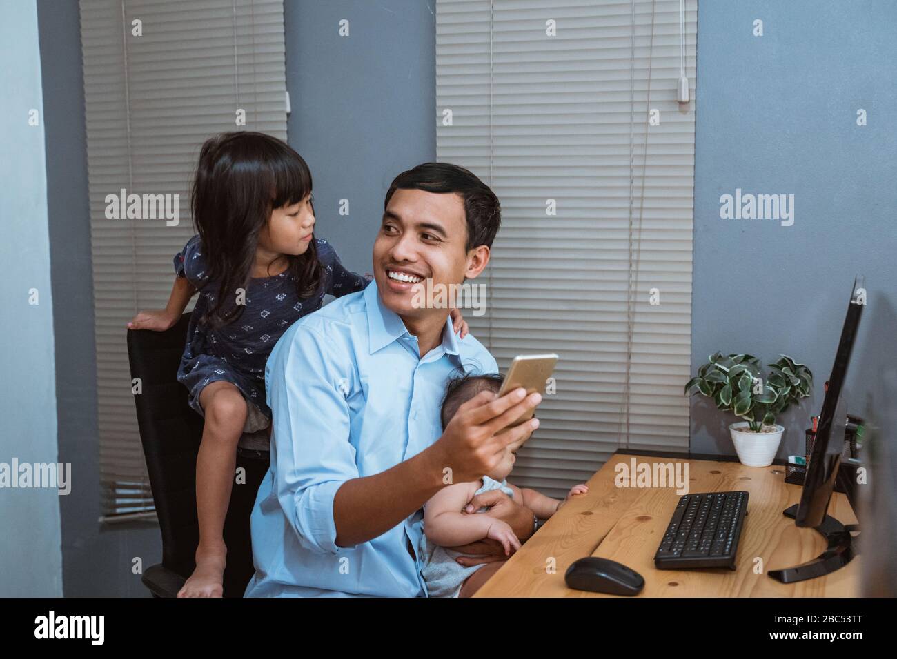 Hardworking father hi-res stock photography and images - Alamy