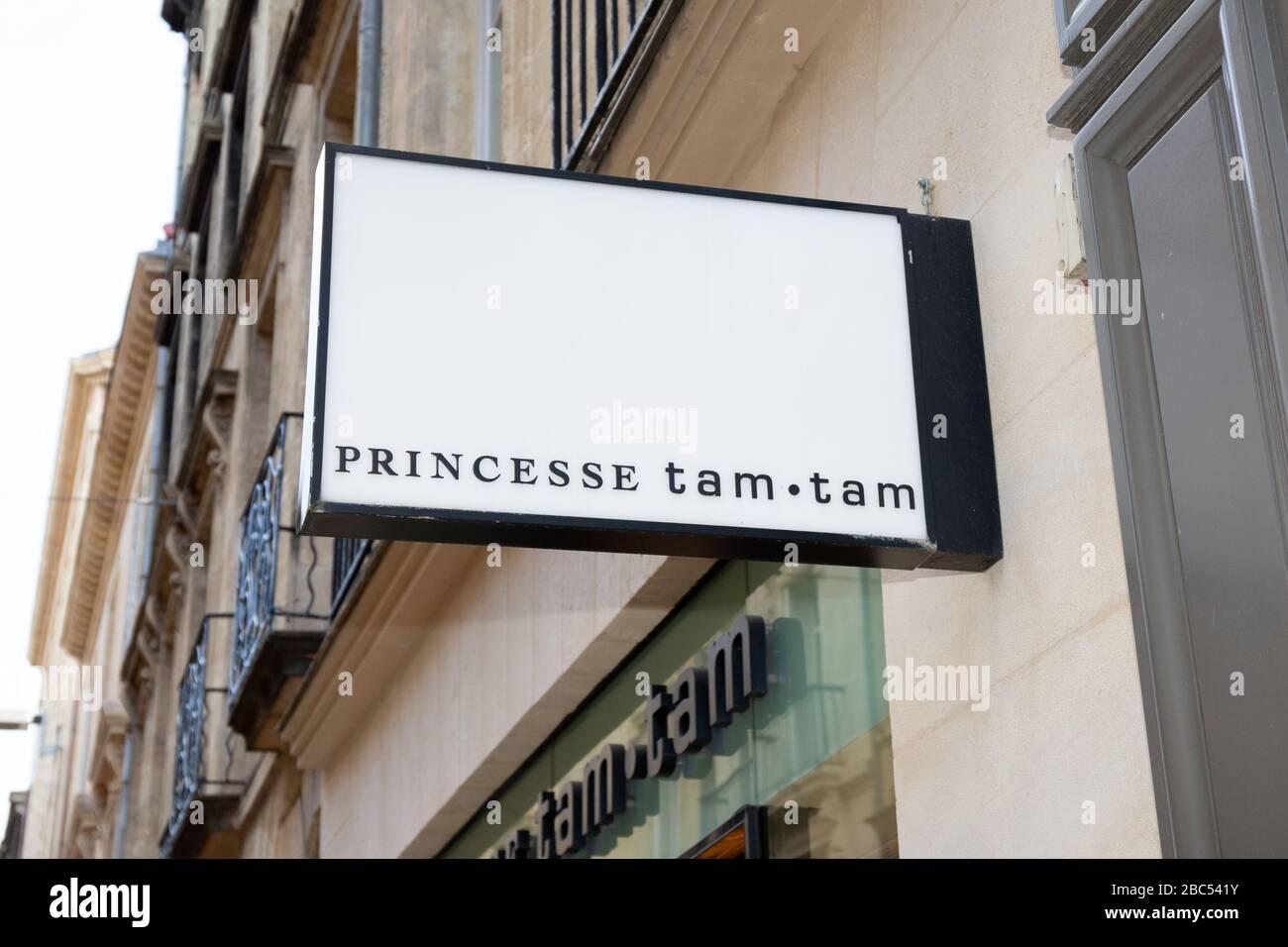 Princesse tam tam shop hi-res stock photography and images - Alamy
