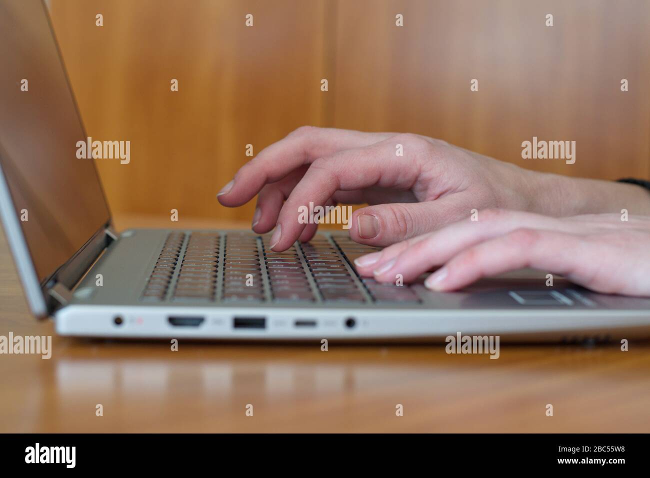 Typing fingers hi-res stock photography and images - Alamy