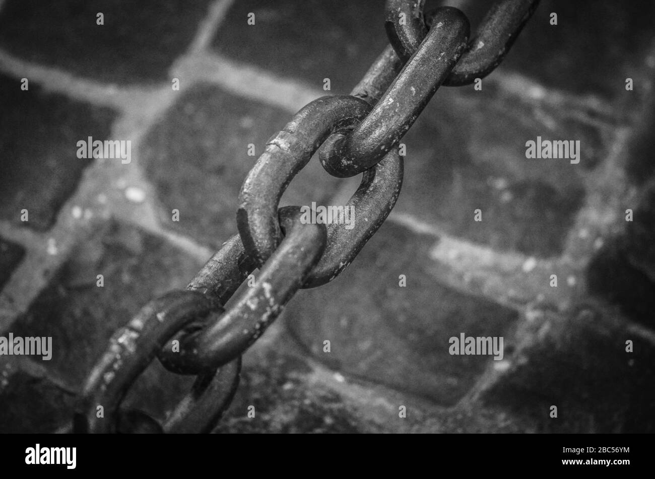 artisanal old chain design - wallpaper close up Stock Photo - Alamy