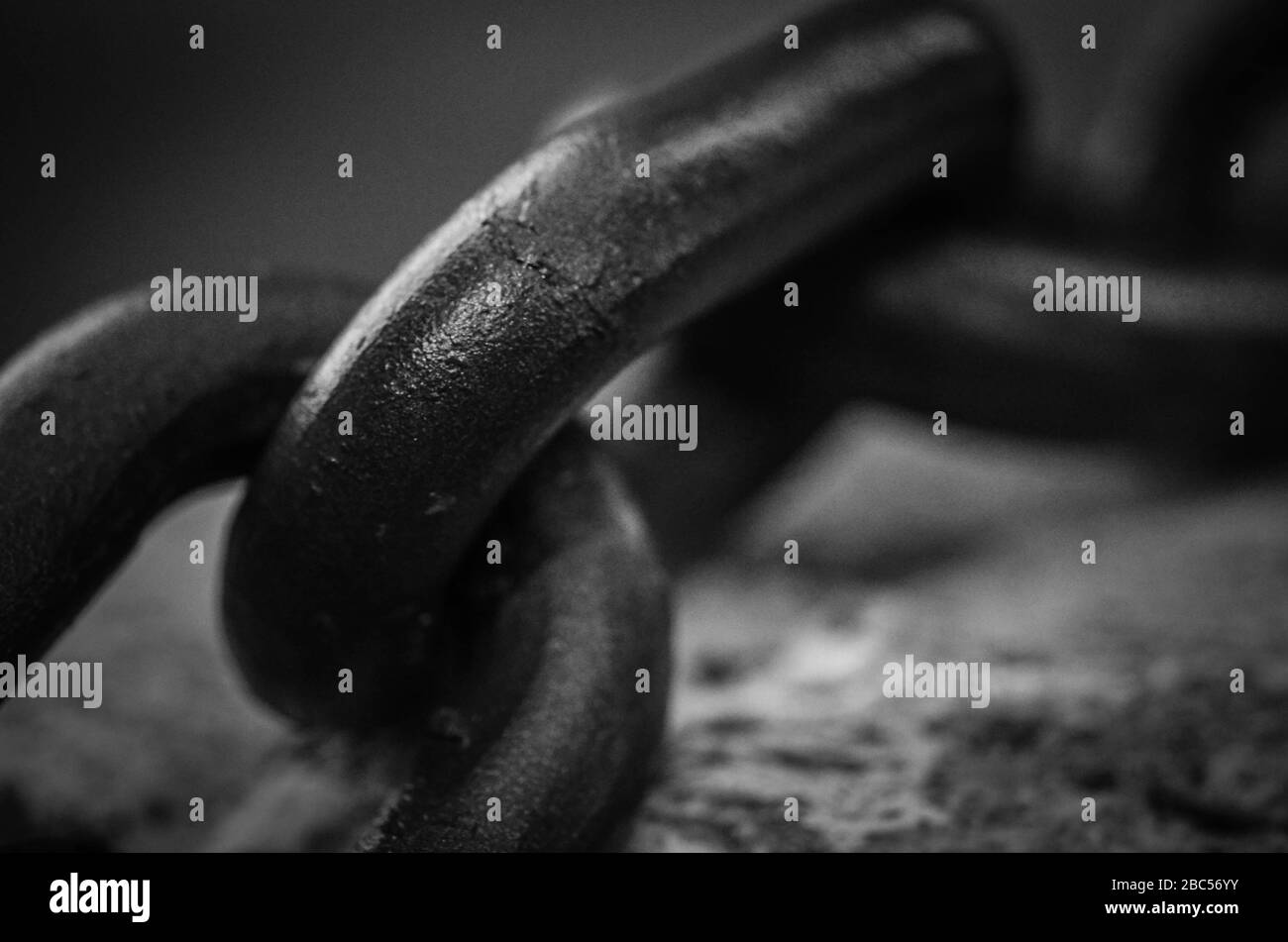 artisanal old chain design - wallpaper close up Stock Photo - Alamy