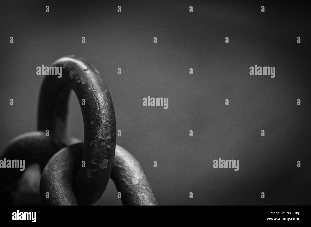 artisanal old chain design - wallpaper close up Stock Photo - Alamy