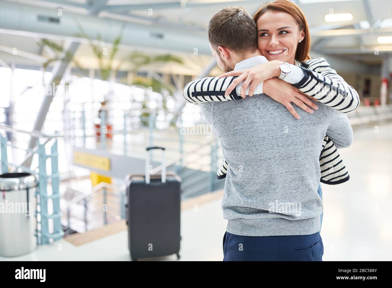 Welcome hug at station hi-res stock photography and images - Alamy