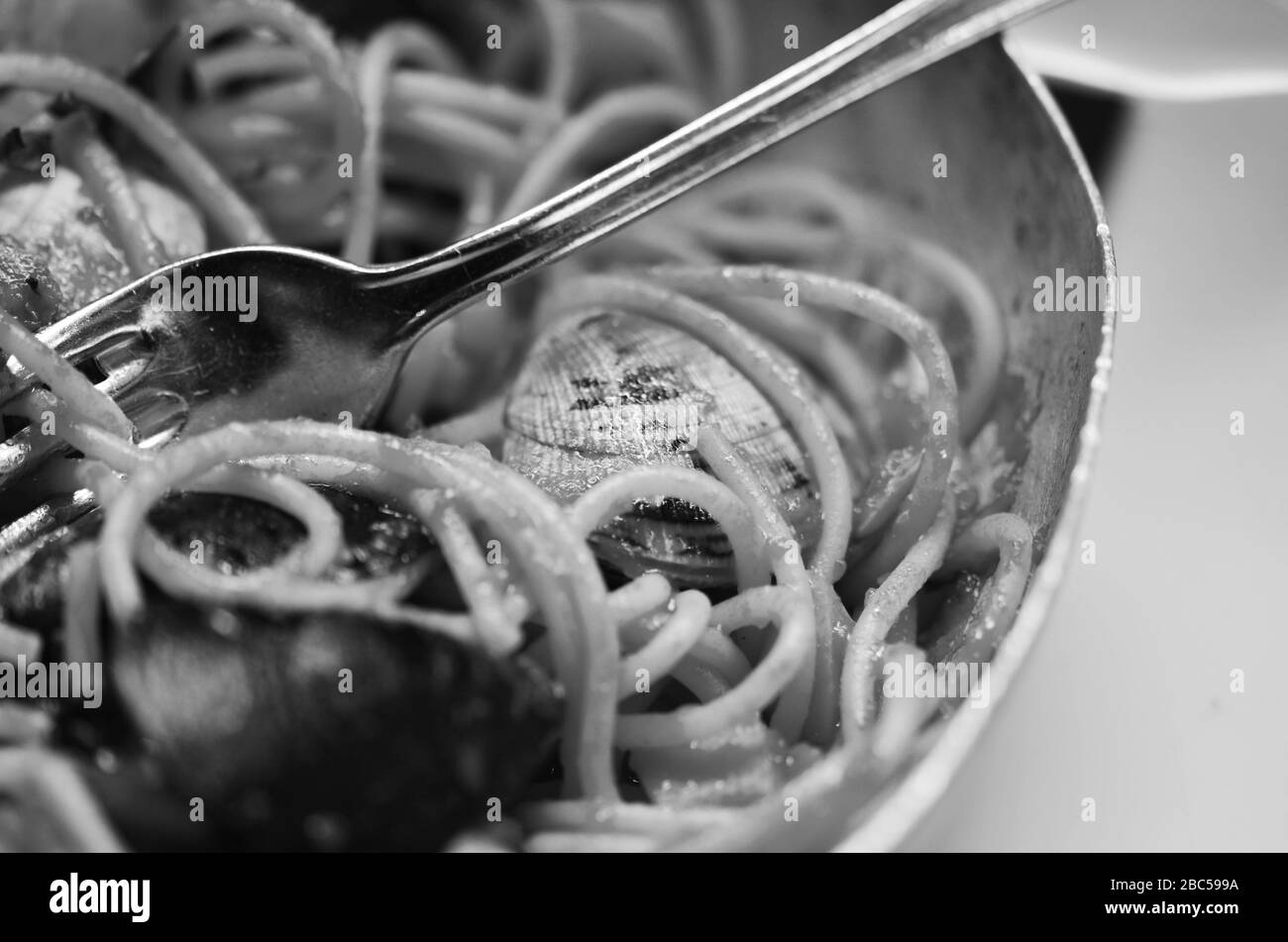 Pasta tomato sauce prawns Black and White Stock Photos & Images - Alamy