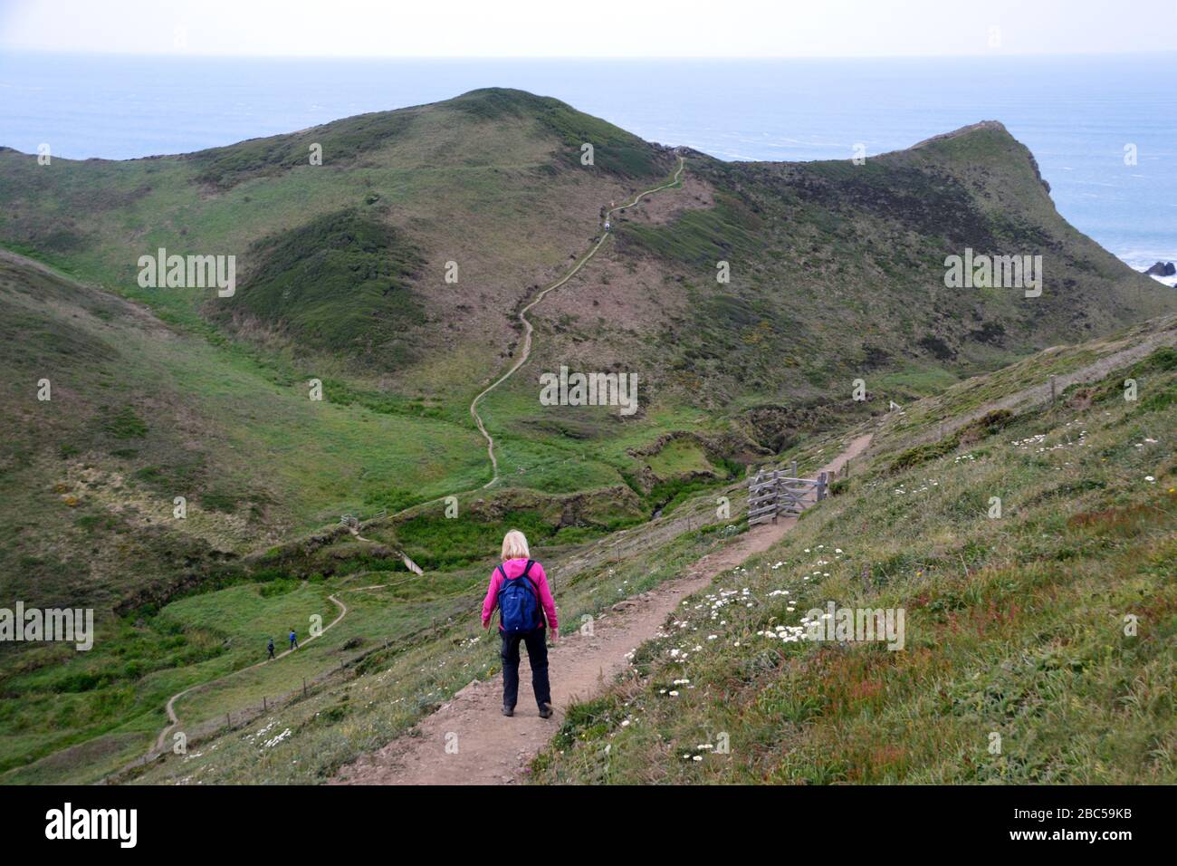 Hiker walking down footpath hi-res stock photography and images - Alamy