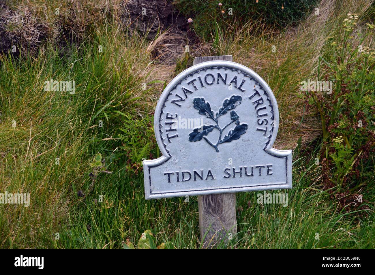 National trust sign coastal path hi-res stock photography and images ...