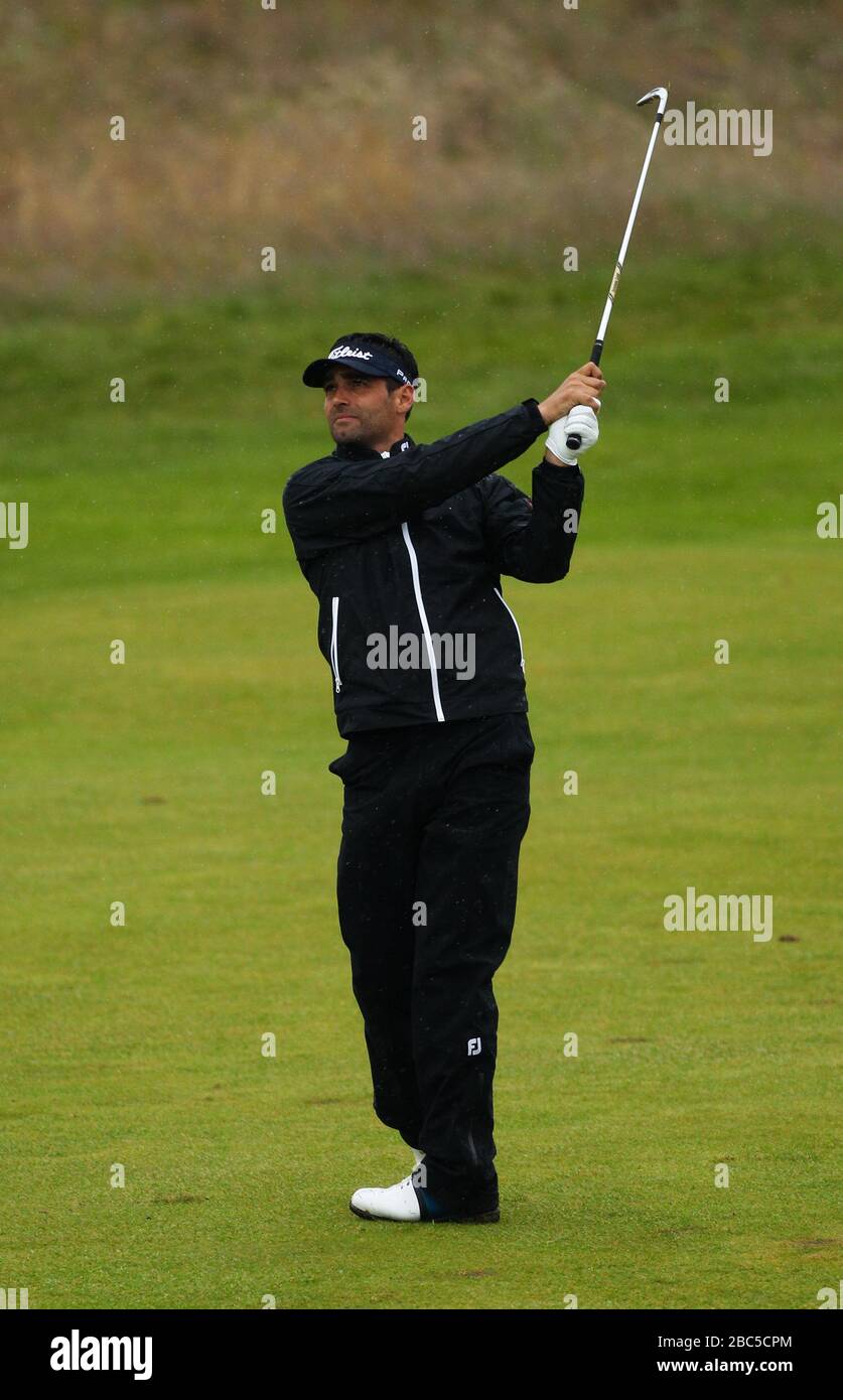 England's Lee Slattery plays his approach on the 18th fairway Stock ...