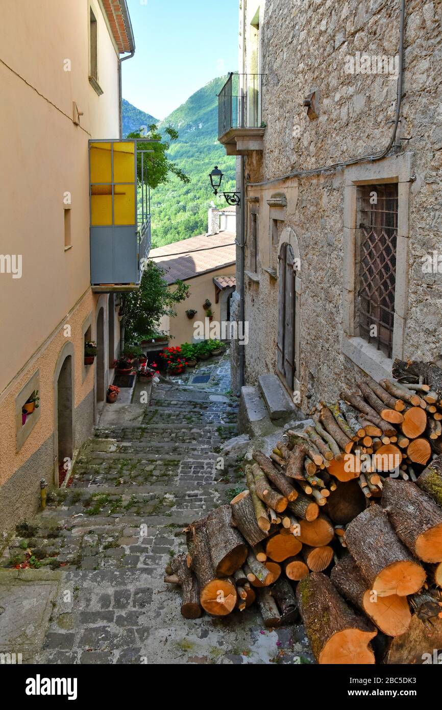 Pizzone molise hi-res stock photography and images - Alamy