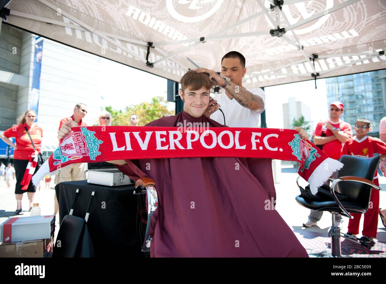 Liverpool supporter hi-res stock photography and images - Alamy