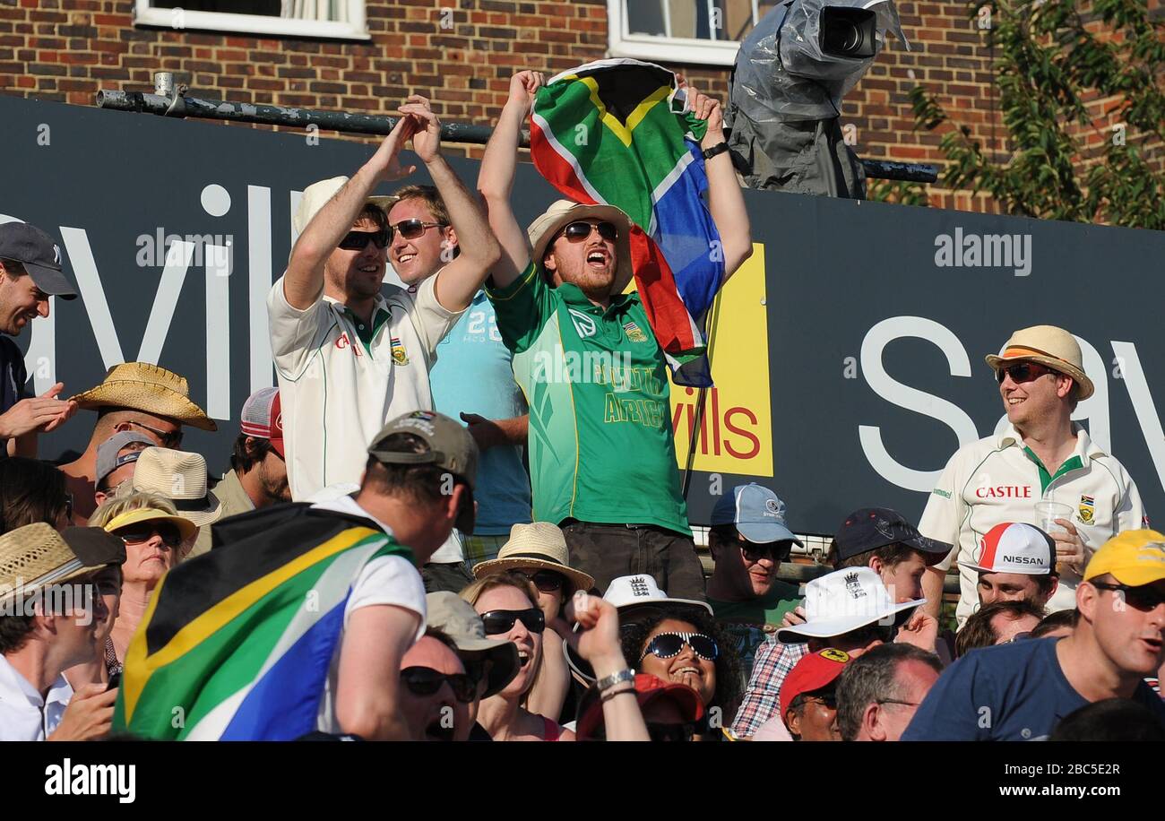 South African fans celebrate Stock Photo - Alamy