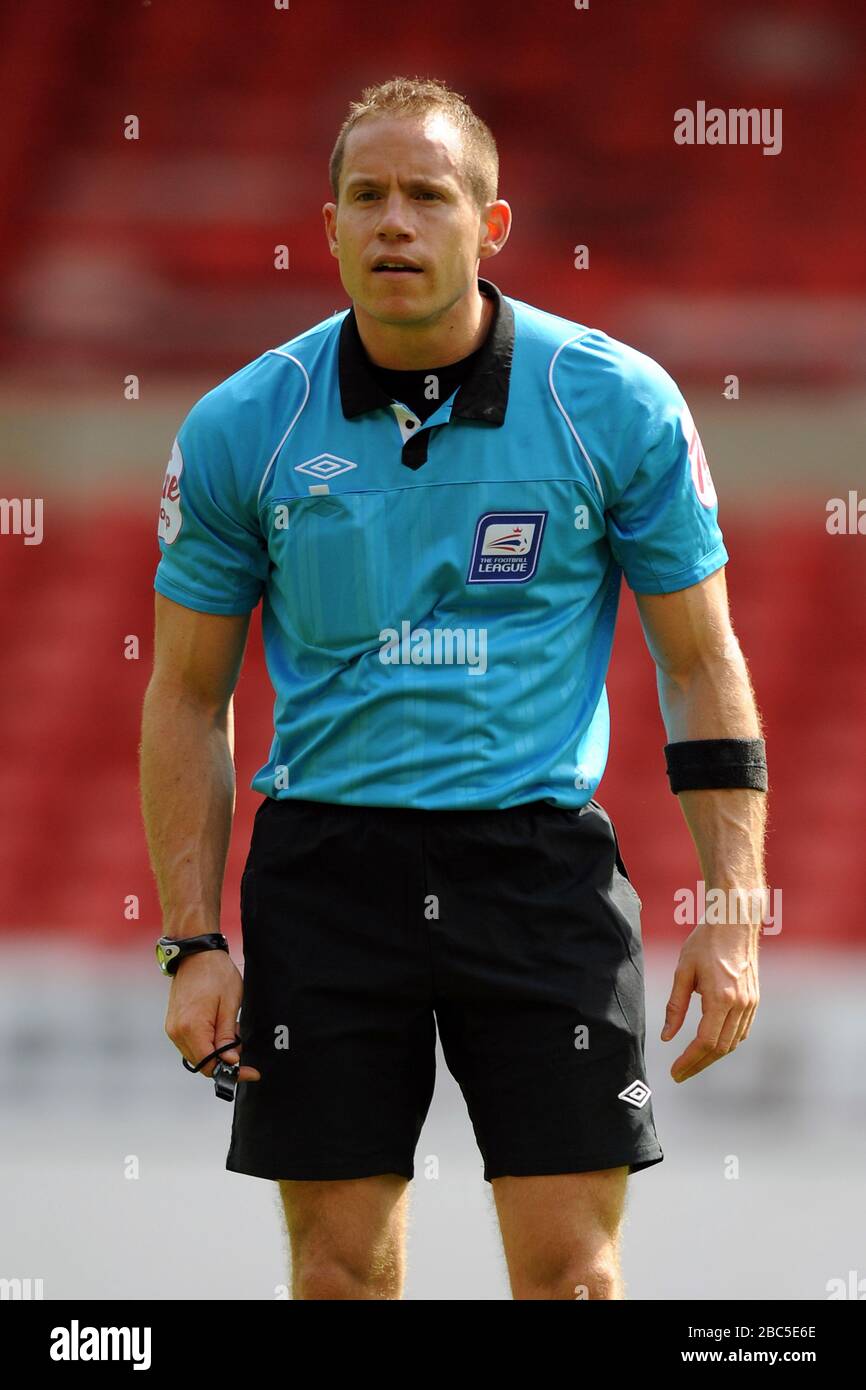 Referee Steve Martin Stock Photo - Alamy