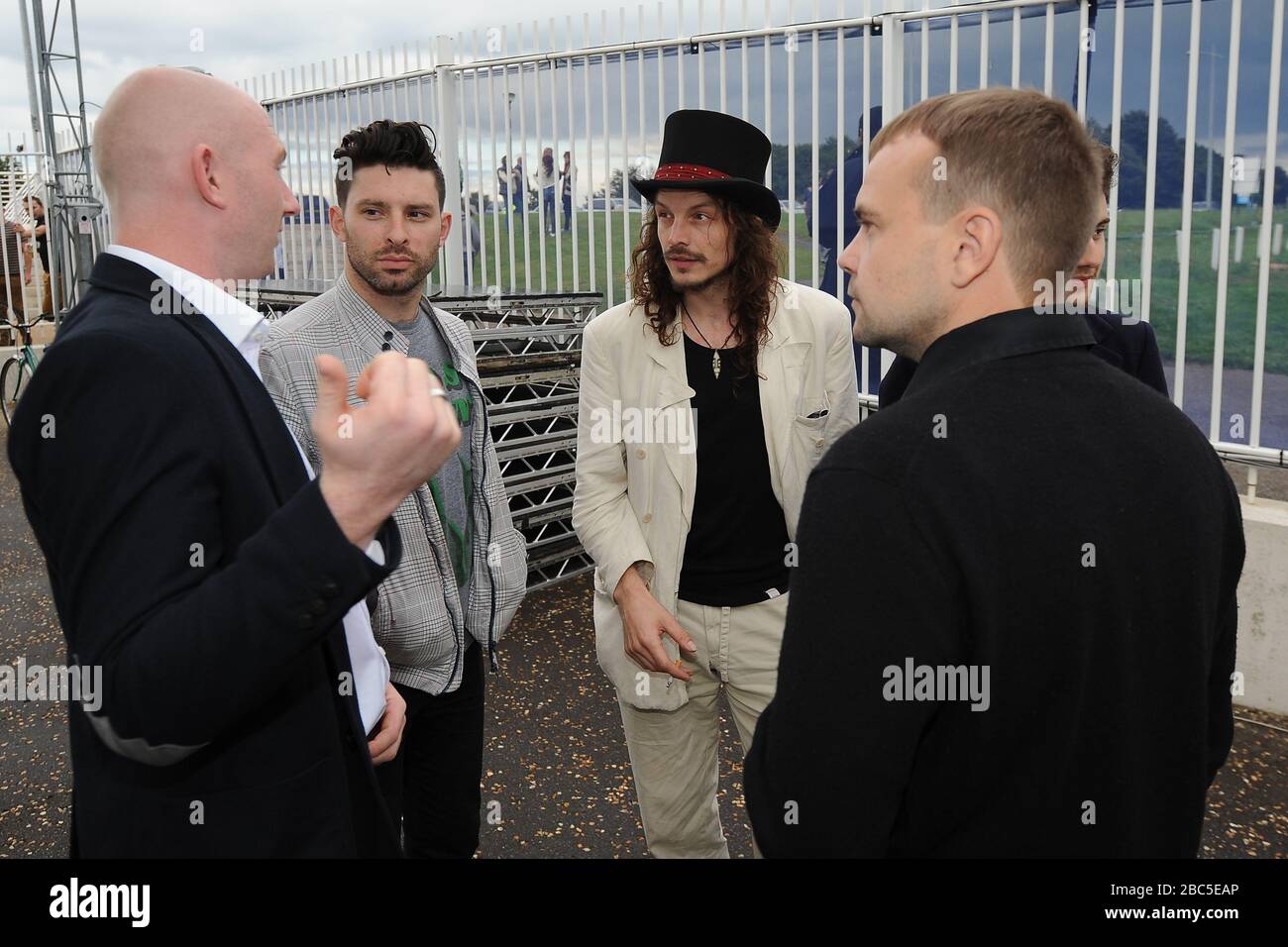 Razorlight's David 'Skully' Sullivan Kaplan (2nd left) and Gus ...