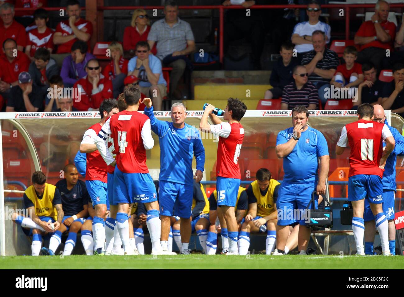 York City manager Gary Mills (centre) organises his players Stock Photo ...
