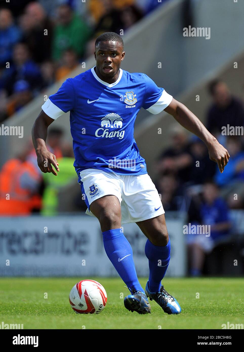Full length victor anichebe hi-res stock photography and images - Alamy