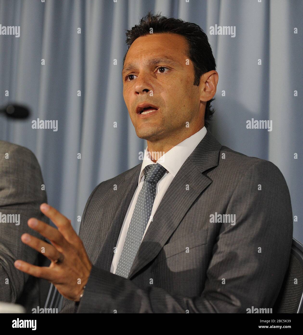Mark ramprakash announces his retirement from first class cricket hi ...