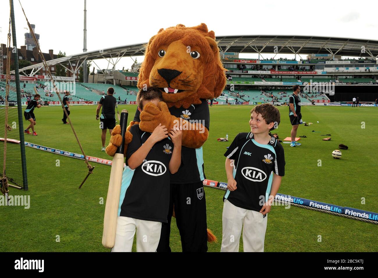 Surrey mascot before game hi-res stock photography and images - Alamy
