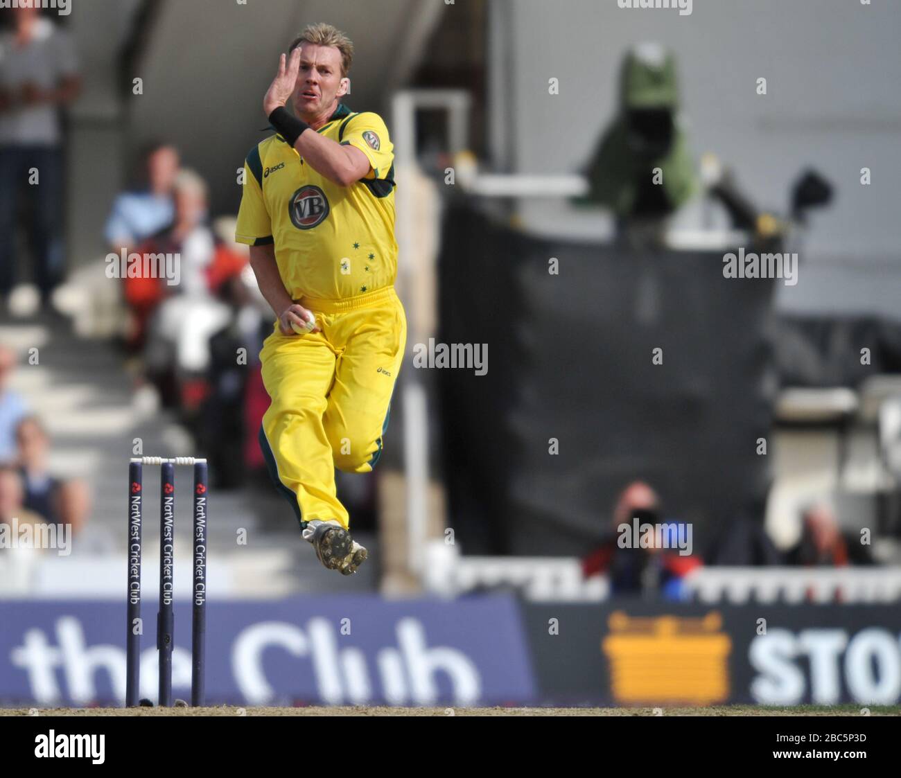 Australia's Brett Lee in action Stock Photo - Alamy