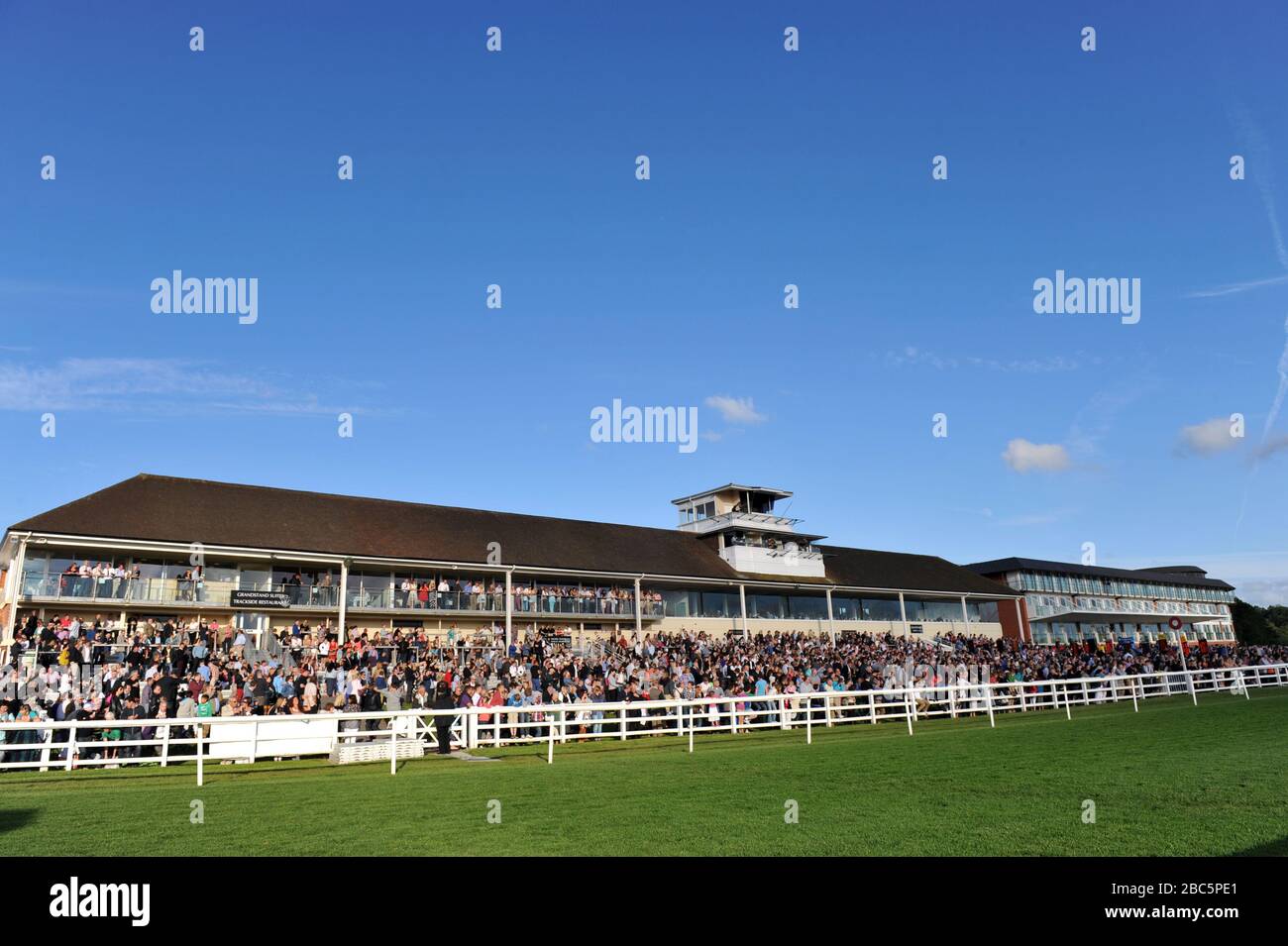 Lingfield racecourse general hi-res stock photography and images - Alamy