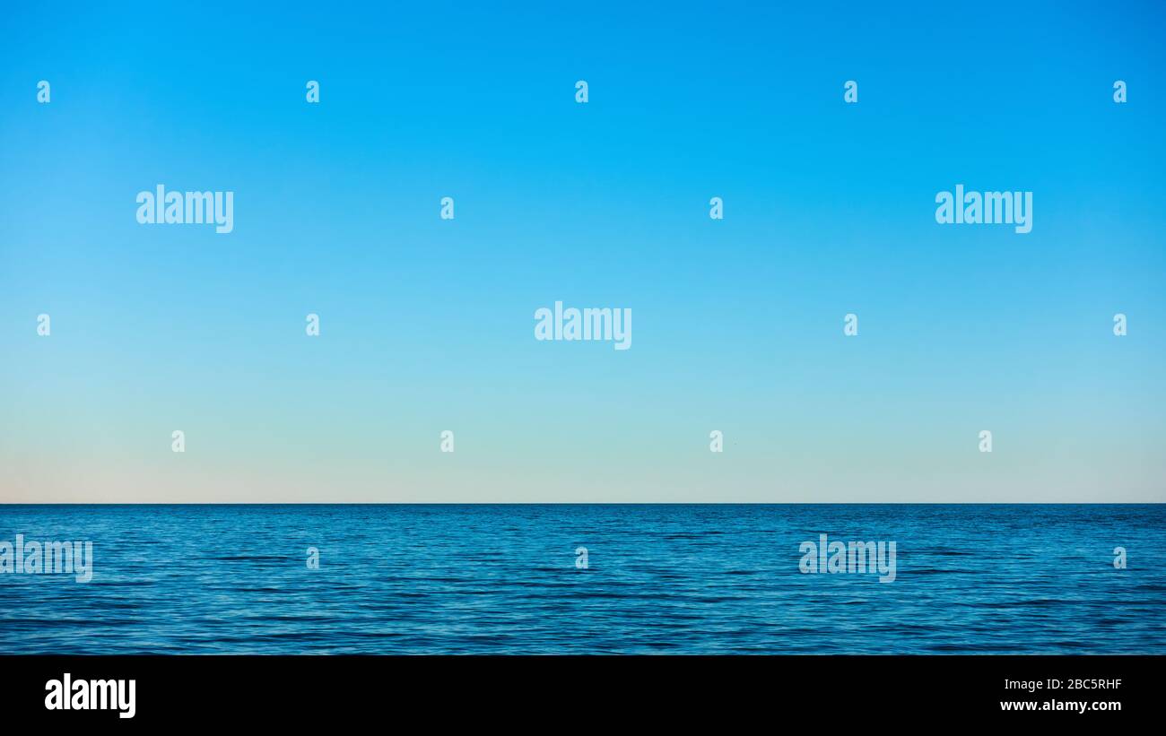 Beautiful seascape with sea horizon and blue sky, natural photo ...